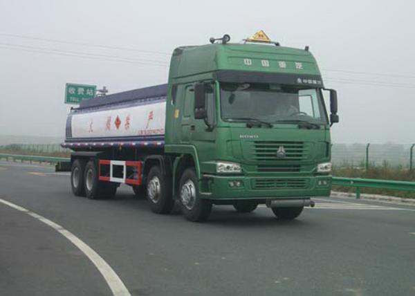 China Lubricating Oil Tank Truck 8X4 LHD Euro 2 336 HP Petroleum Tanker ...