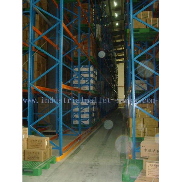 China Narrow Aisle Heavy Duty Pallet Racking System Stacked Forklift ...