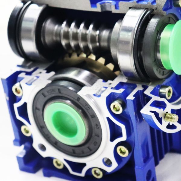 China Nmrv050 Nmrv063 Worm Gearbox , Flange Mounted Worm Reduction Gear ...