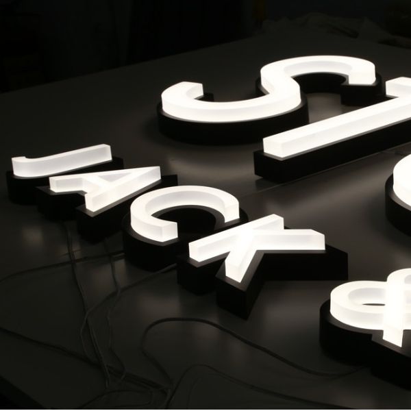 China Outdoor Custom Laser Cut Metal Logo Signs Light Up Sign Board ...